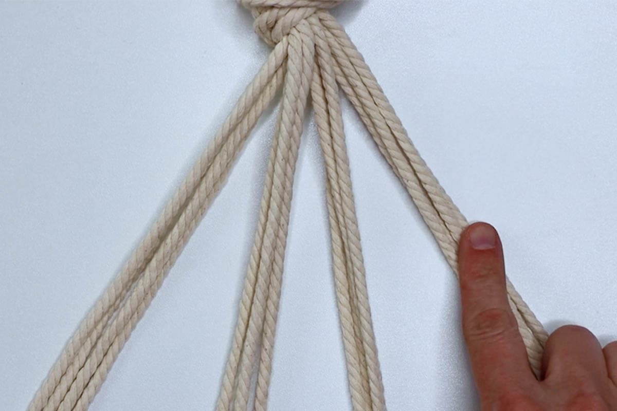 Free Macrame Hanging Storage Basket Pattern (DIY Makeover!) | Marching ...