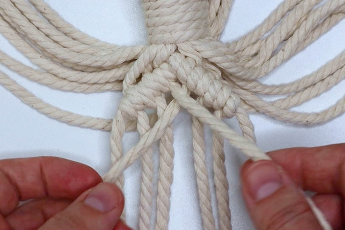 Free Macrame Hanging Storage Basket Pattern (DIY Makeover!) | Marching ...