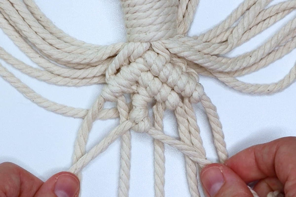 Free Macrame Hanging Storage Basket Pattern (DIY Makeover!) | Marching ...
