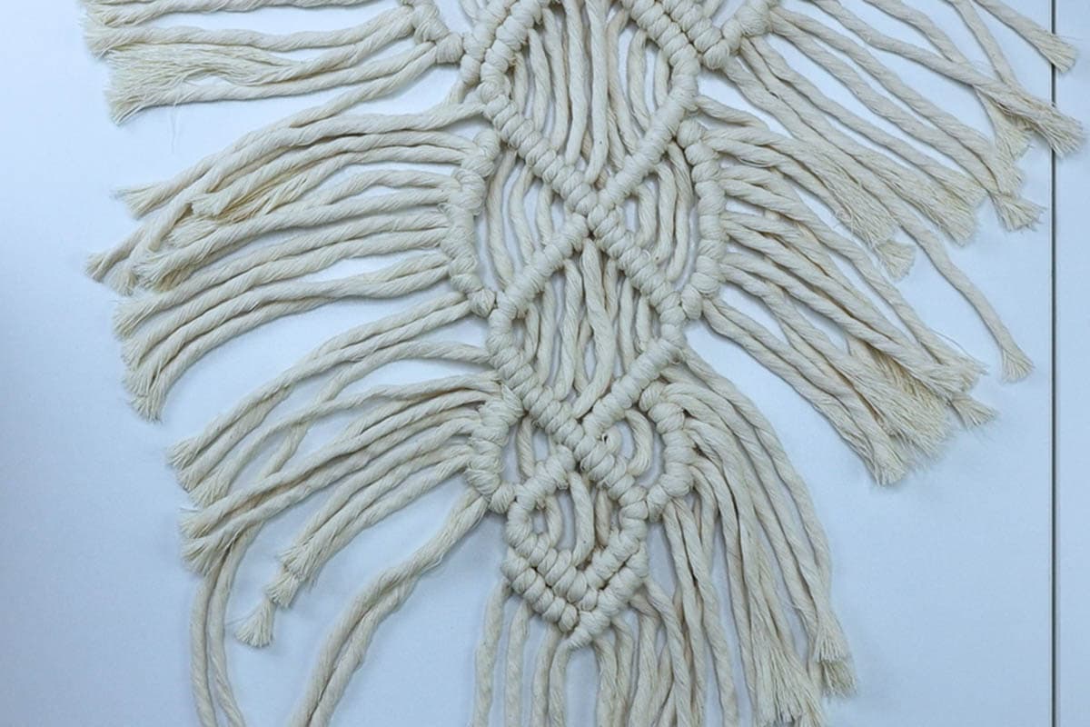 How to Make a Macrame Feather Wall Hanging (Tutorial) | Marching North How to Make a Macrame Feather Wall Hanging (Tutorial) | Marching North