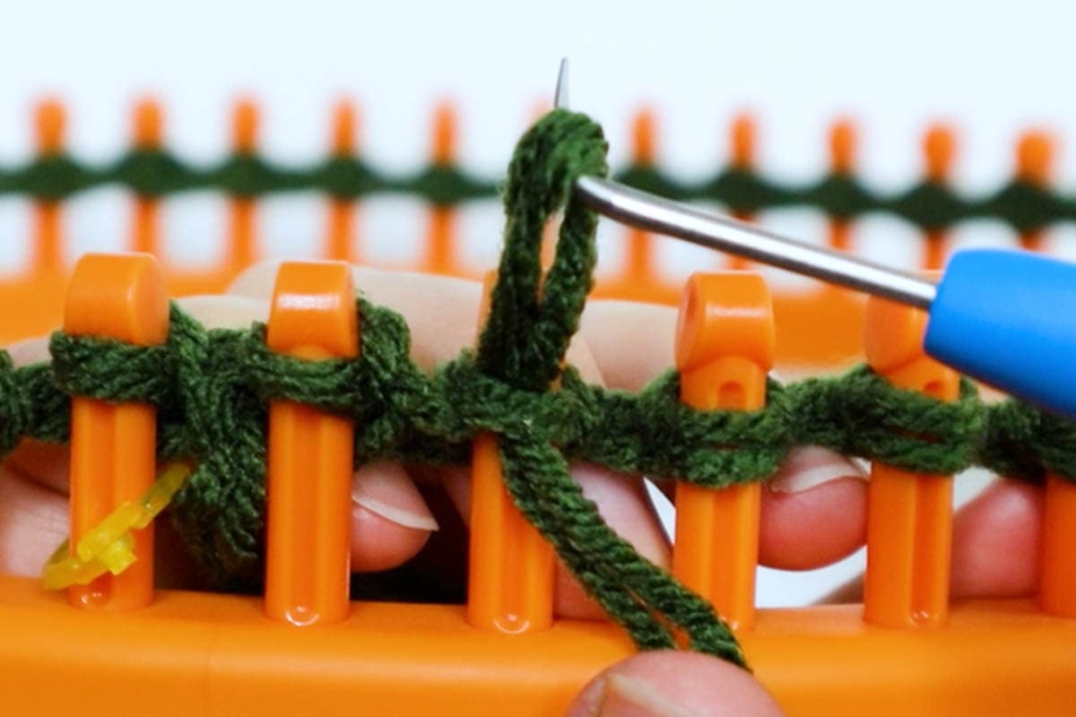 Easy Ribbed Loom Knit Beanie (Tutorial for Beginners!) | Marching North