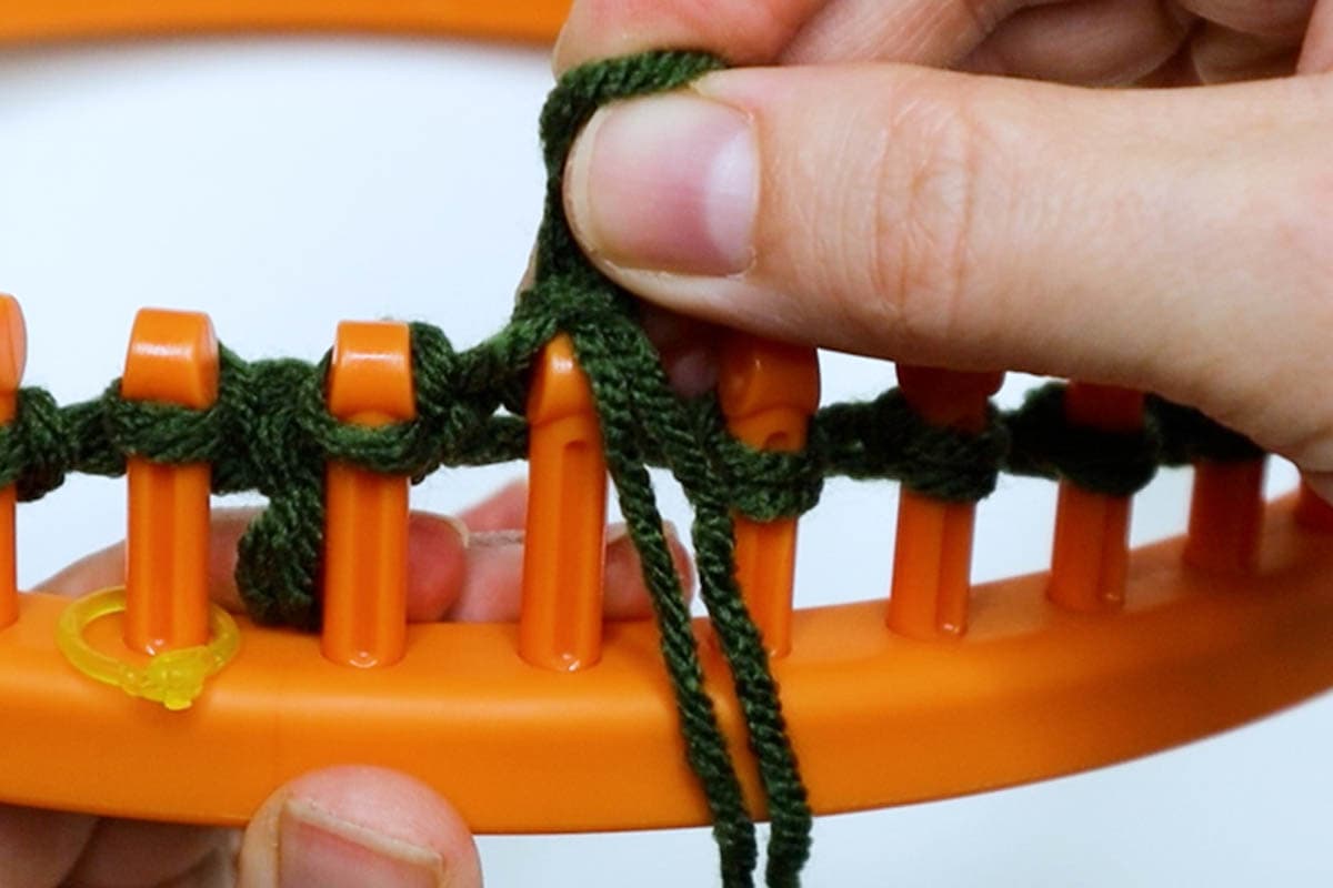 Easy Ribbed Loom Knit Beanie (Tutorial for Beginners!) | Marching North