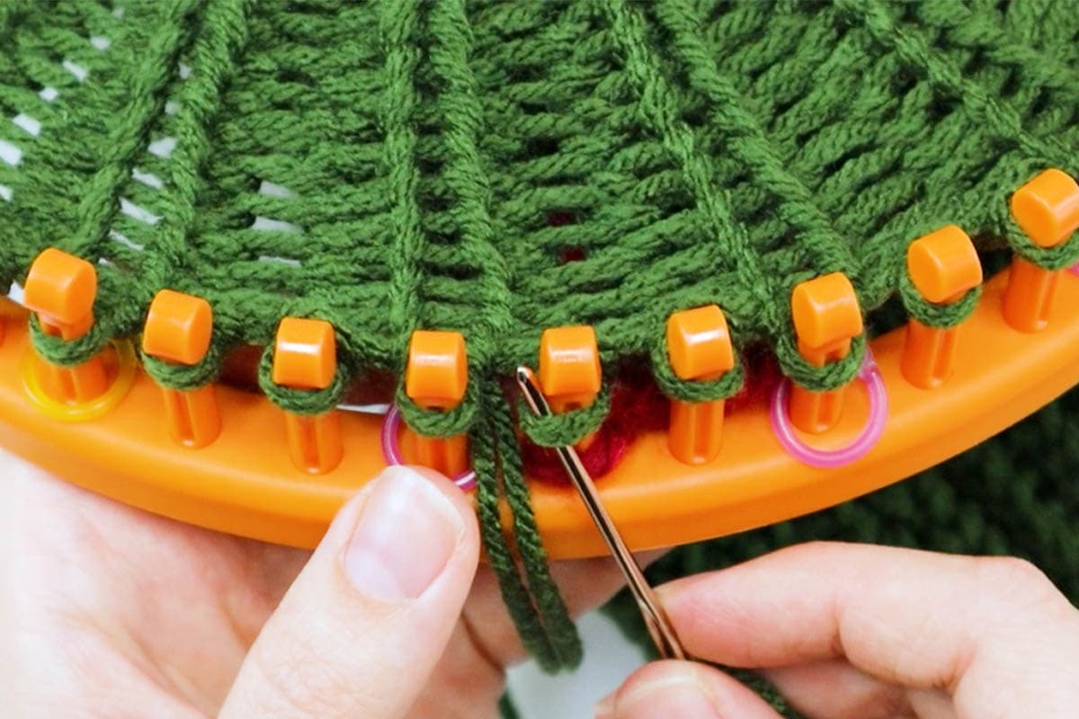 Easy Ribbed Loom Knit Beanie (Tutorial for Beginners!) | Marching North