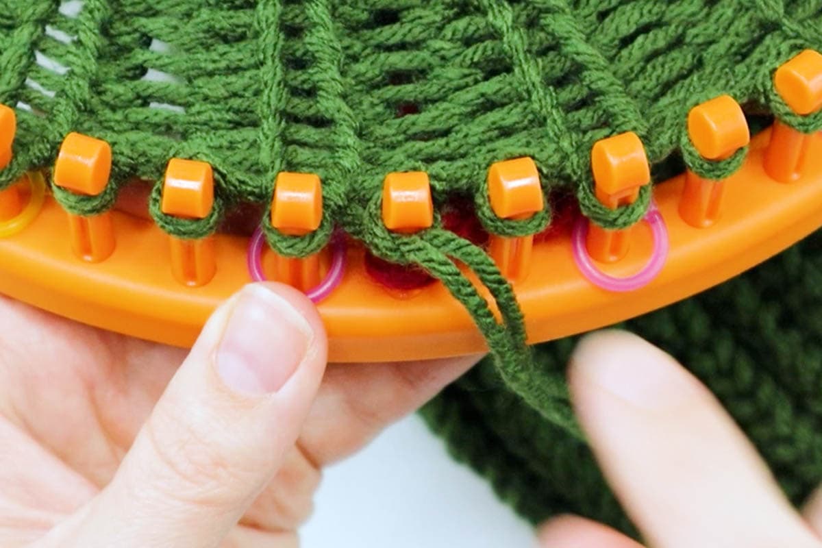 Easy Ribbed Loom Knit Beanie (Tutorial for Beginners!) | Marching North