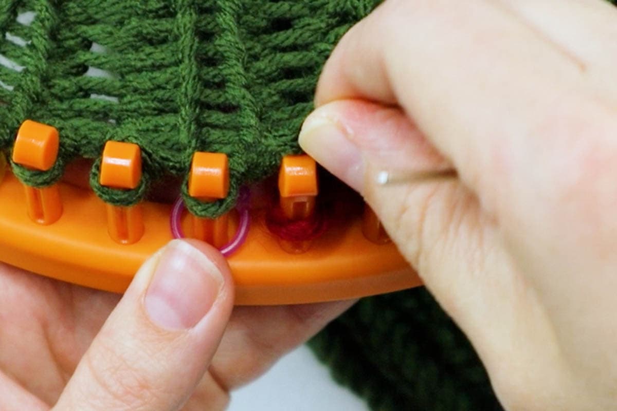 Easy Ribbed Loom Knit Beanie (Tutorial for Beginners!) | Marching North