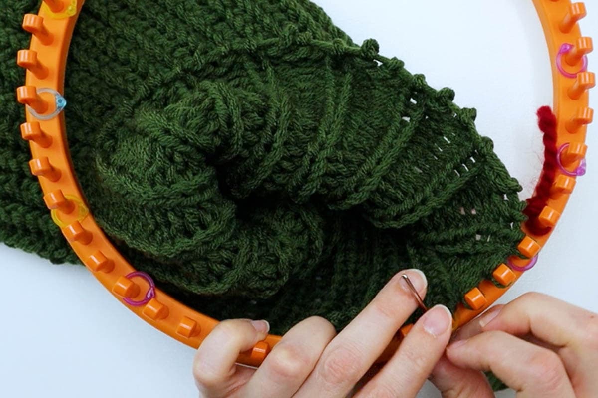 Easy Ribbed Loom Knit Beanie (Tutorial for Beginners!) | Marching North