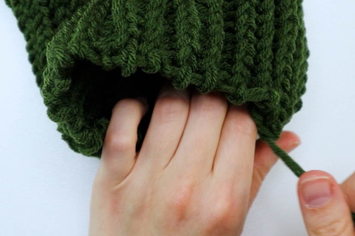 Easy Ribbed Loom Knit Beanie (Tutorial for Beginners!) | Marching North