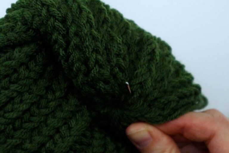 Easy Ribbed Loom Knit Beanie (Tutorial for Beginners!) | Marching North