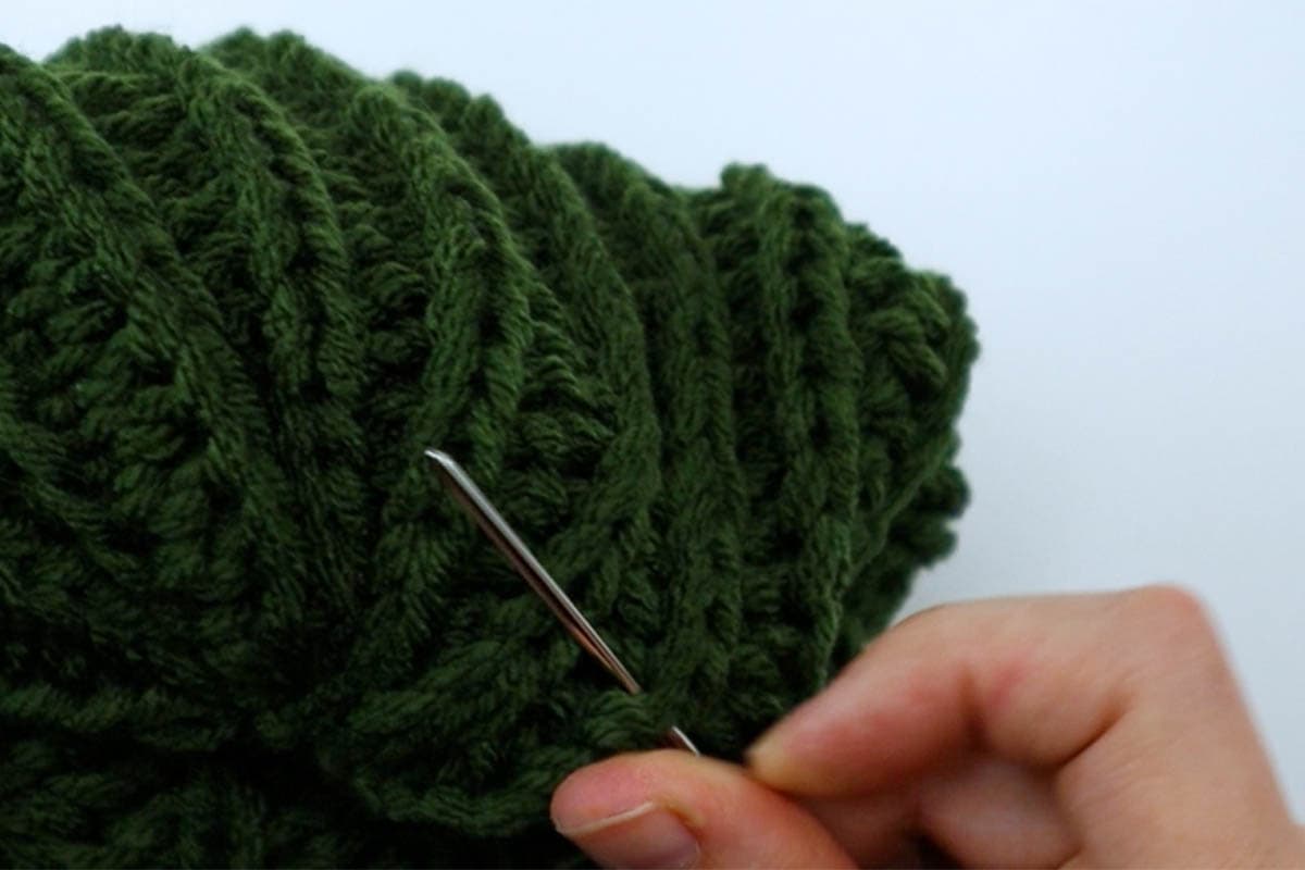 Easy Ribbed Loom Knit Beanie (Tutorial for Beginners!) | Marching North