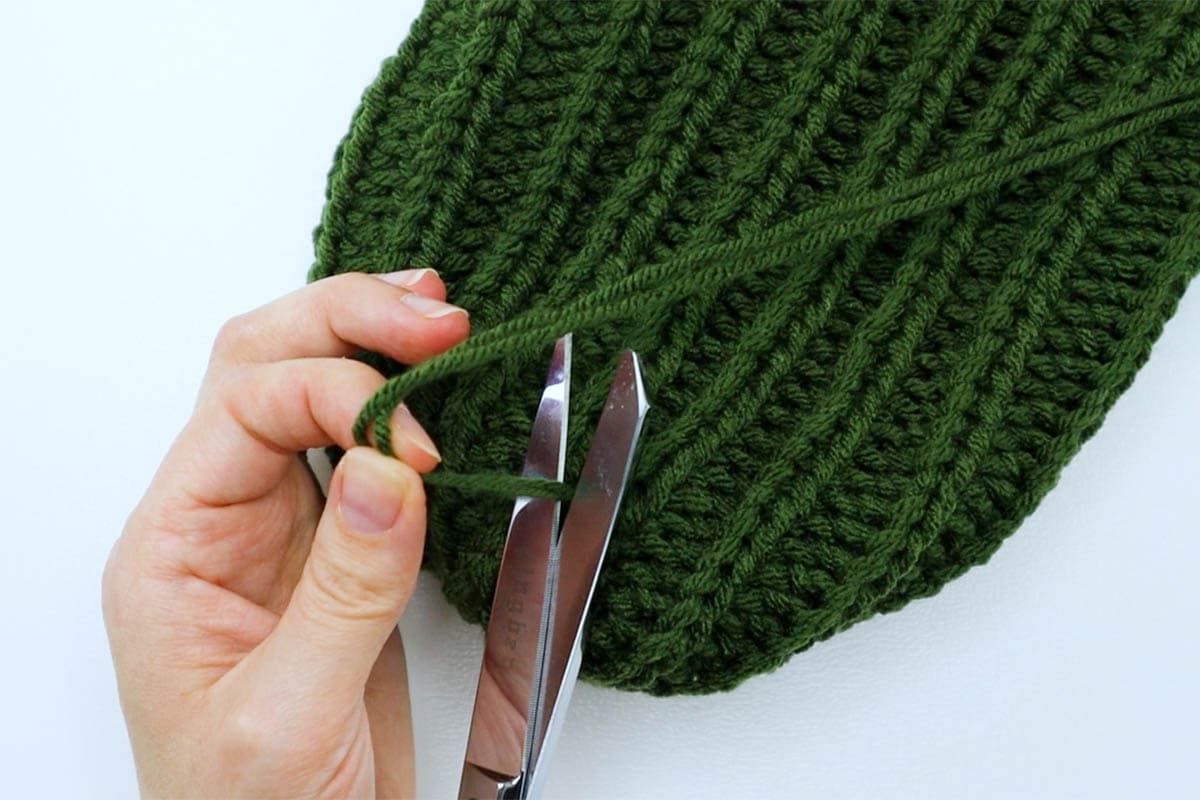 Easy Ribbed Loom Knit Beanie (Tutorial for Beginners!) | Marching North