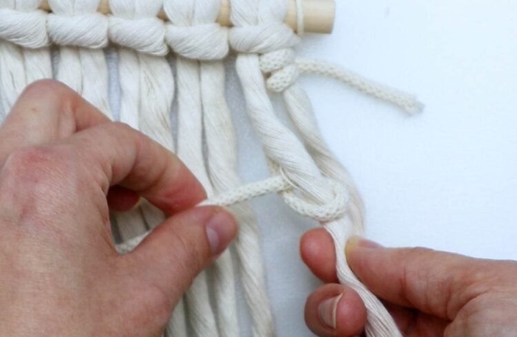 DIY Mini Checkered Macrame Wall Hanging Free Pattern | Marching North