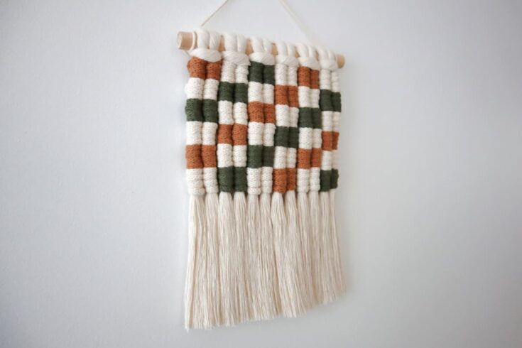 DIY Mini Checkered Macrame Wall Hanging Free Pattern | Marching North