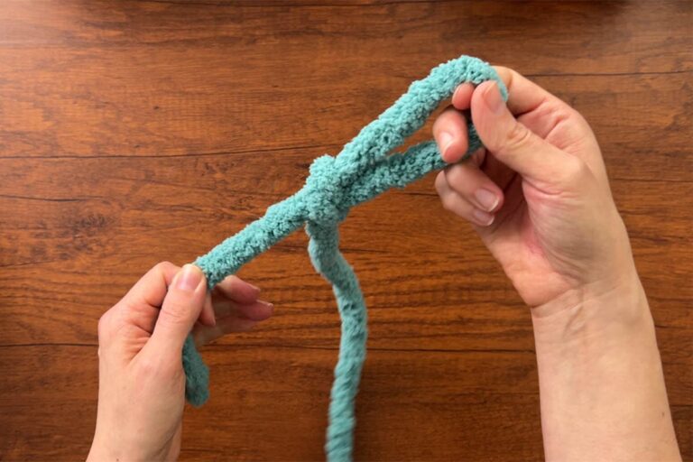 How to Finger Knit a Chunky Blanket Fast! (for Beginners) | Marching North