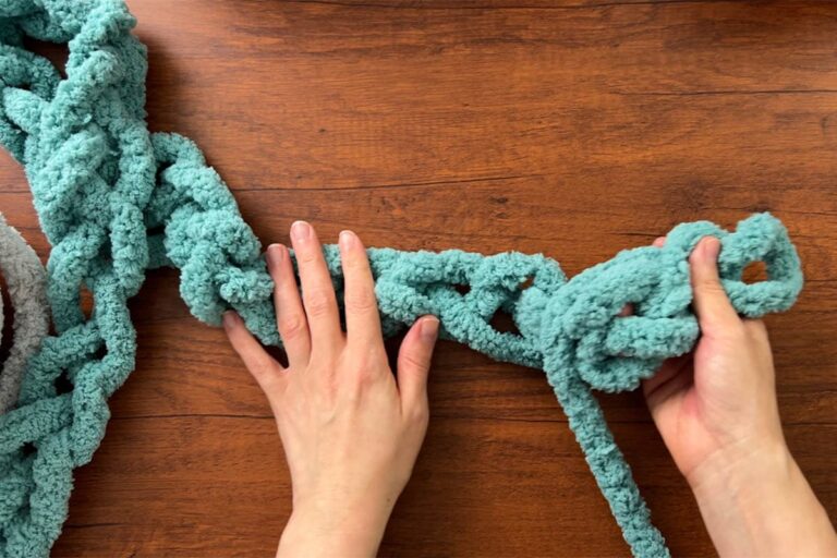 How to Finger Knit a Chunky Blanket Fast! (for Beginners) | Marching North