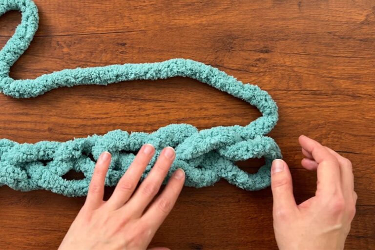 How to Finger Knit a Chunky Blanket Fast! (for Beginners) | Marching North