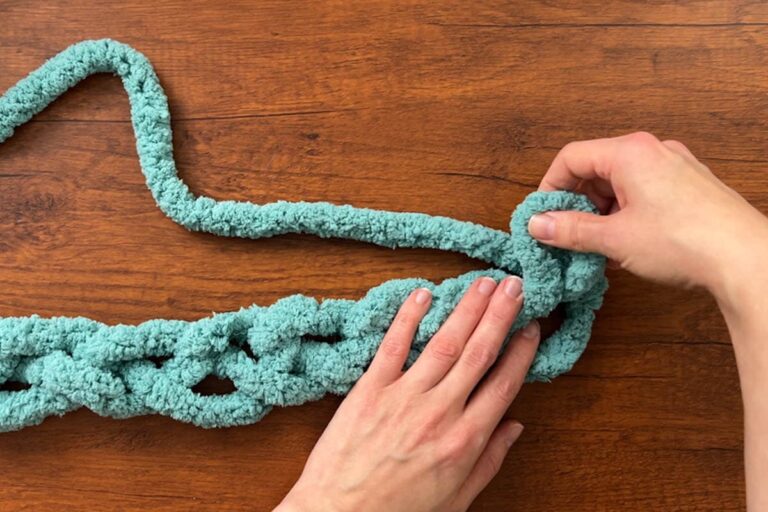 How to Finger Knit a Chunky Blanket Fast! (for Beginners) | Marching North