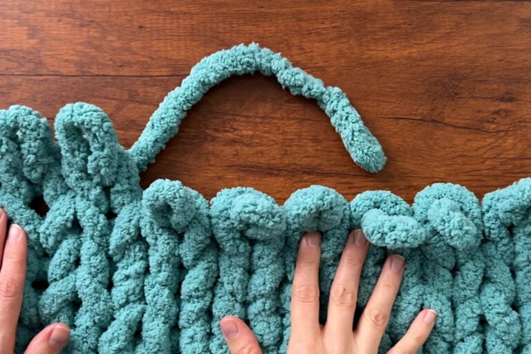 How to Finger Knit a Chunky Blanket Fast! (for Beginners) | Marching North