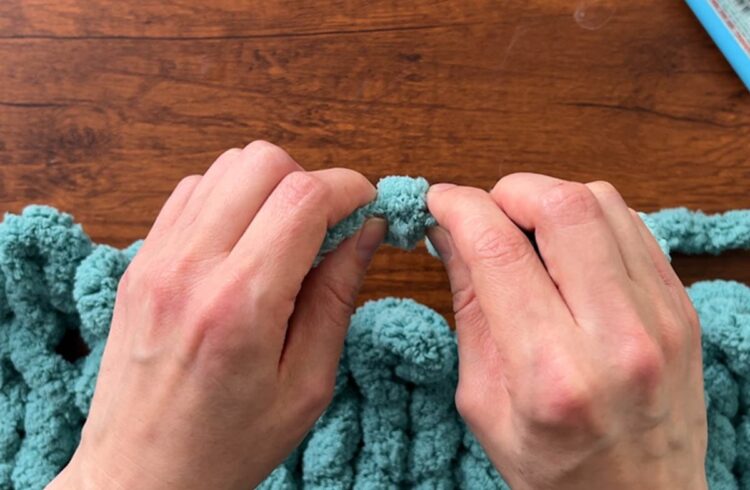 How to Finger Knit a Chunky Blanket Fast! (for Beginners) | Marching North