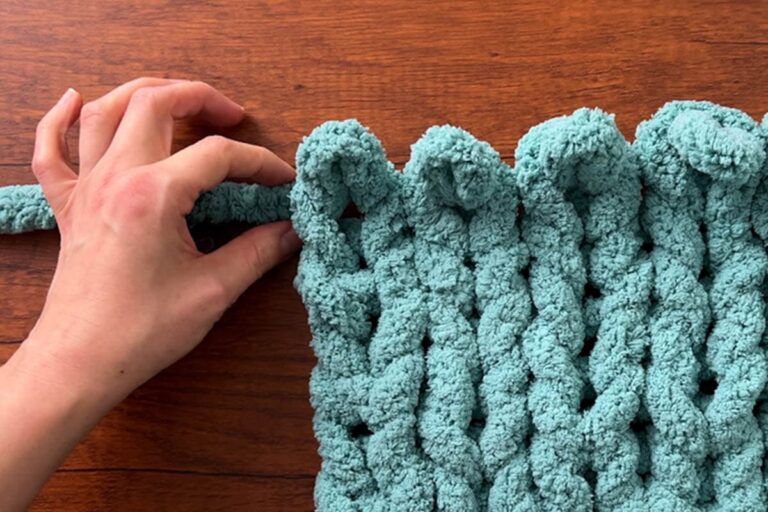 How to Finger Knit a Chunky Blanket Fast! (for Beginners) | Marching North