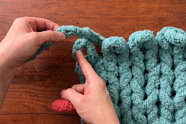 How to Finger Knit a Chunky Blanket Fast! (for Beginners) | Marching North