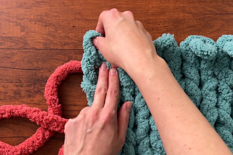 How to Finger Knit a Chunky Blanket Fast! (for Beginners) | Marching North