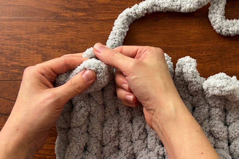 How to Finger Knit a Chunky Blanket Fast! (for Beginners) | Marching North