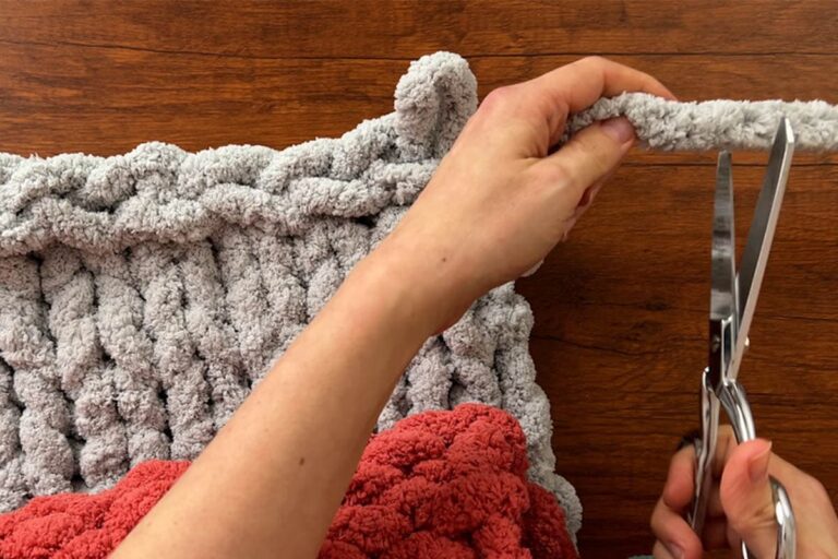 How to Finger Knit a Chunky Blanket Fast! (for Beginners) | Marching North