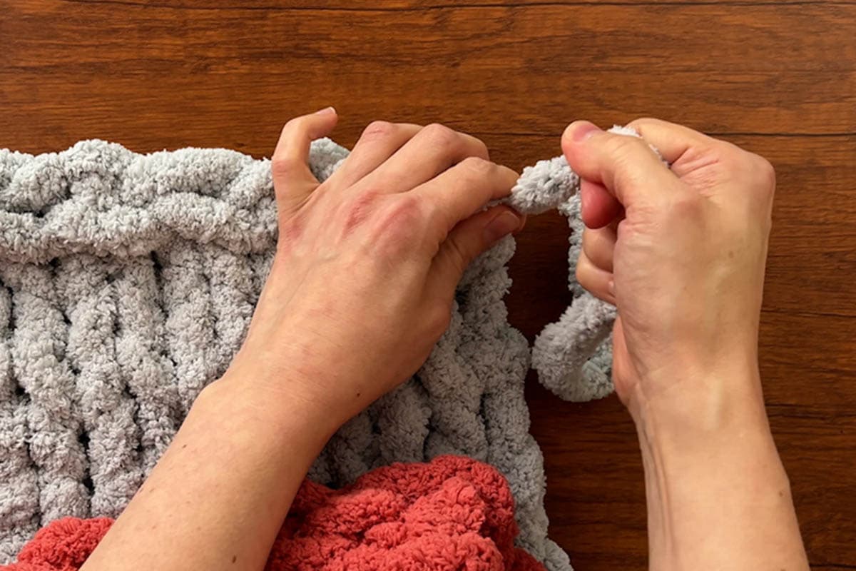 How to Finger Knit a Chunky Blanket Fast! (for Beginners) | Marching North