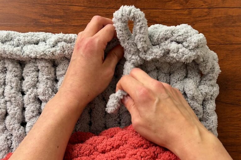 How to Finger Knit a Chunky Blanket Fast! (for Beginners) | Marching North