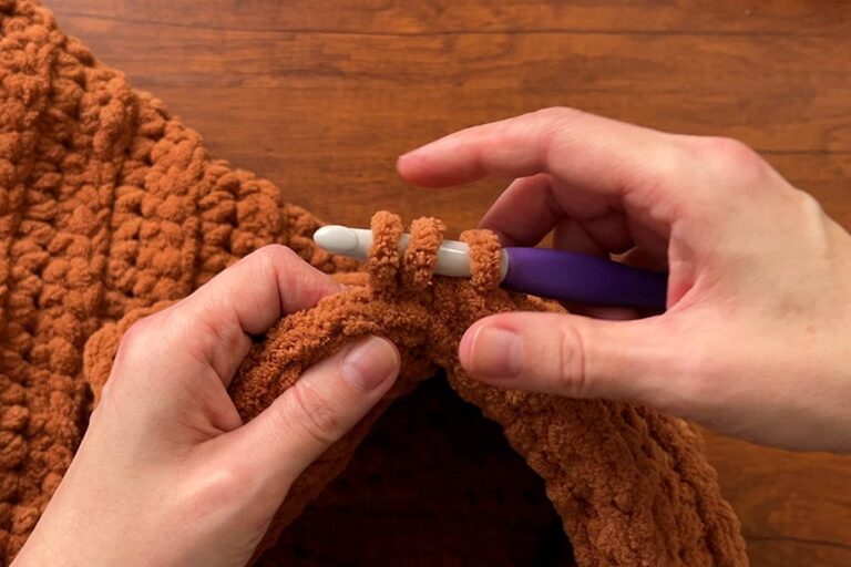 Free Chunky Crochet Blanket Pattern (with Ruffle Border!) | Marching North