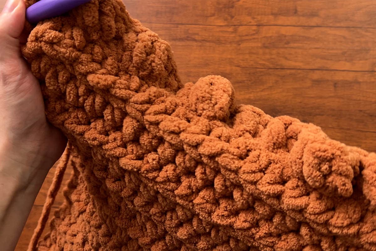 Free Chunky Crochet Blanket Pattern (with Ruffle Border!) | Marching North