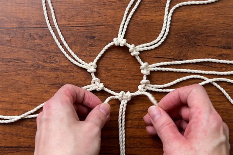 Free DIY Macrame Plant Hanger Pattern (Low Key & Tassel Free ...