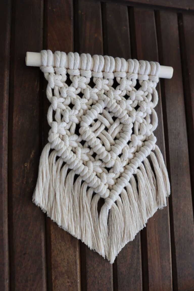 "Auda" Mini Macrame Wall Hanging - Free Pattern and Video! | Marching North