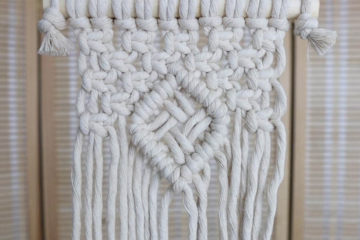 "Auda" Mini Macrame Wall Hanging - Free Pattern and Video! | Marching North