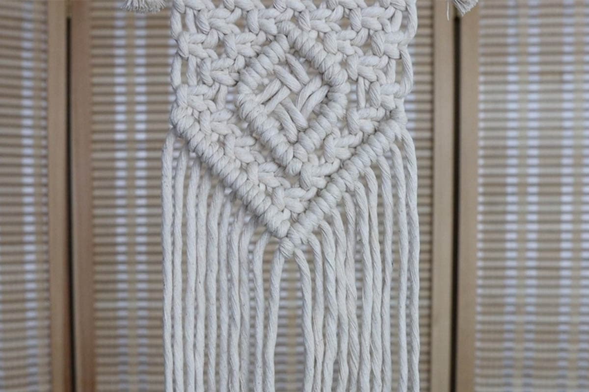 "Auda" Mini Macrame Wall Hanging - Free Pattern and Video! | Marching North