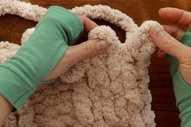 How to Hand Knit a Chunky Ribbed Blanket (Free Pattern & Video ...