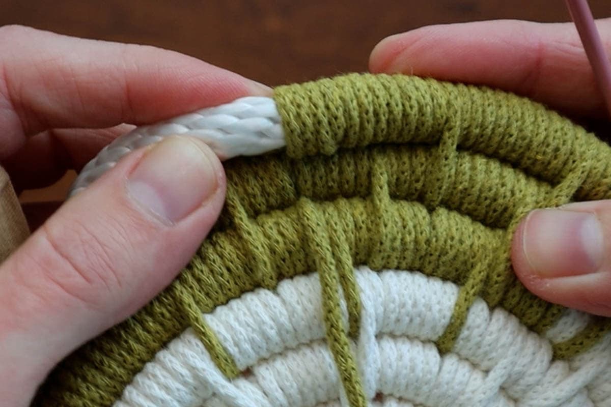 How to Make a Coiled Rope Basket (Easy DIY Tutorial for Beginners ...