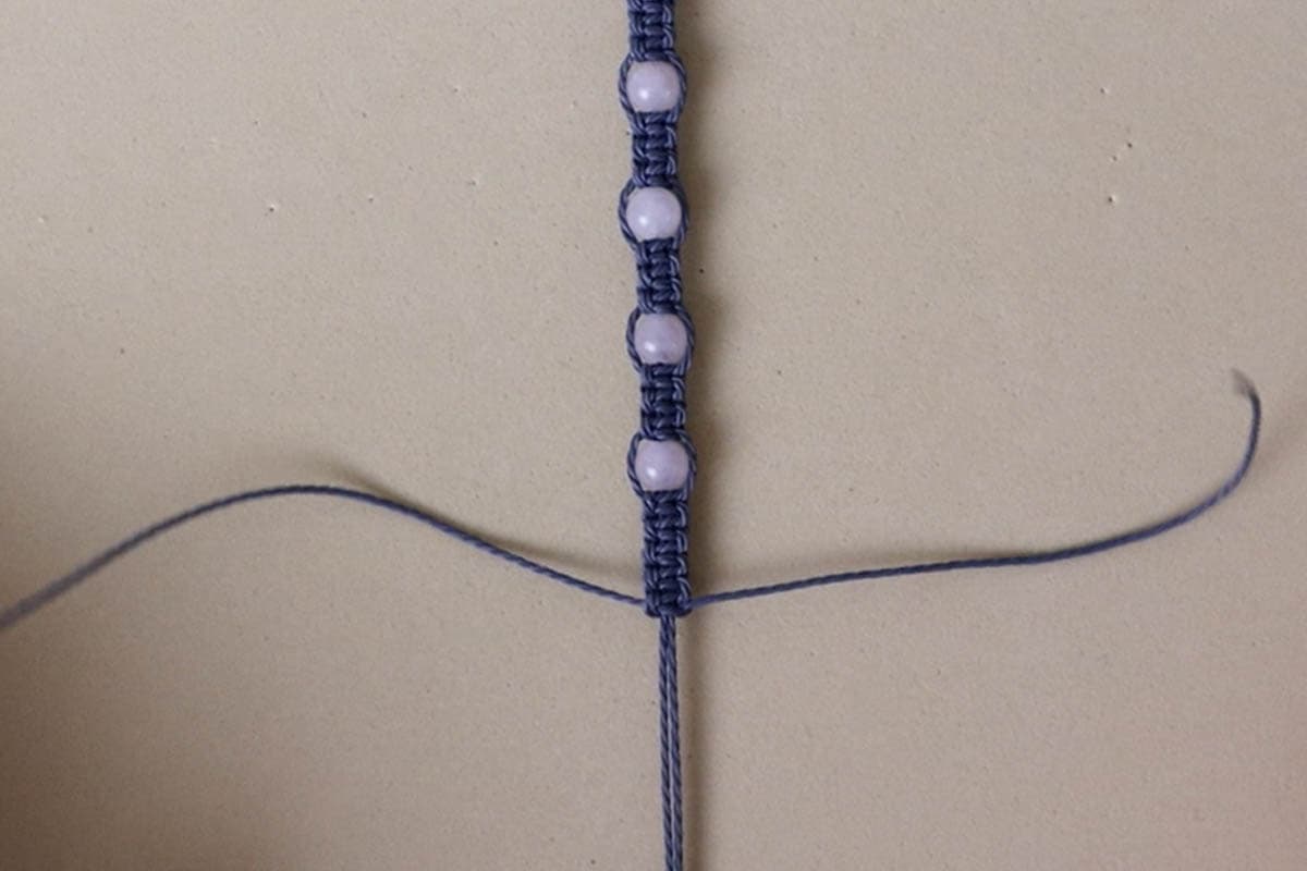 Easy Beaded Macrame Bracelet with Sliding Knot (Beginner Tutorial ...