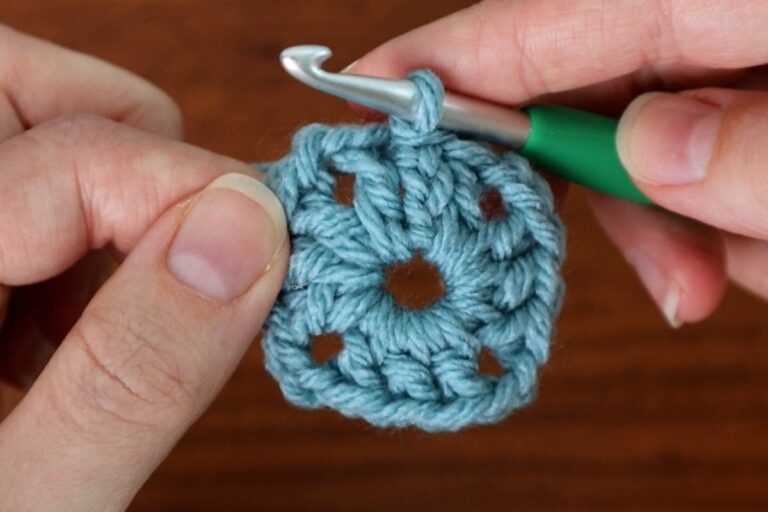 Classic One-Color Granny Square Crochet Pattern (Free Pattern & Video ...